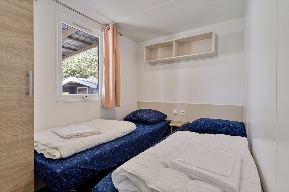 Compleet Ingericht Chalet Op 400 M Van Centrum En 1,7 Km Van Het Strand Renesse - Renesse