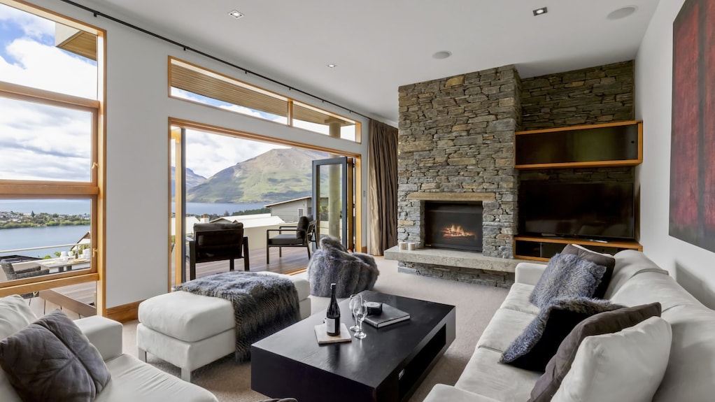 Picturesque On Peregrine - Close To Town With Views - Queenstown