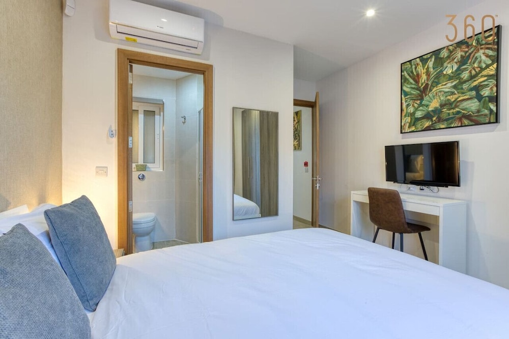 Authentic & Spacious 3br Home With Private Terrace - Malta