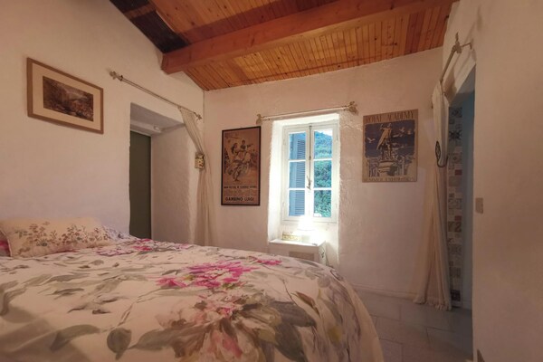 House - Sleeps 5, Scenic Views, Fireplace & Garden - Alps