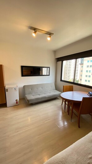 Apartamento | Área de estar | Smart TV 32 polegadas com canais digitais, Netflix