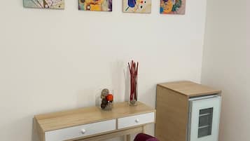 Quarto família, 1 quarto | Cofres nos quartos, escrivaninha, espaço de trabalho para notebook