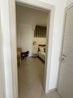 Quarto família, 1 quarto | Cofres nos quartos, escrivaninha, espaço de trabalho para notebook