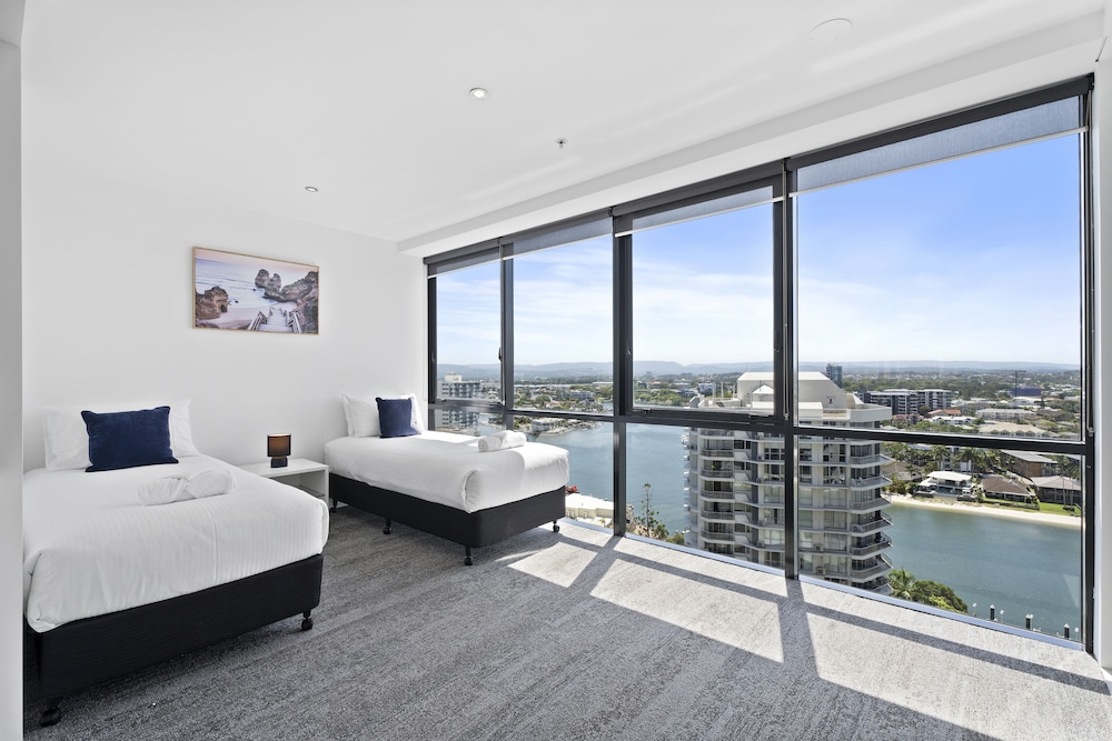 mantra circle on cavill level14 ocean and river veiw amazing veiws ...