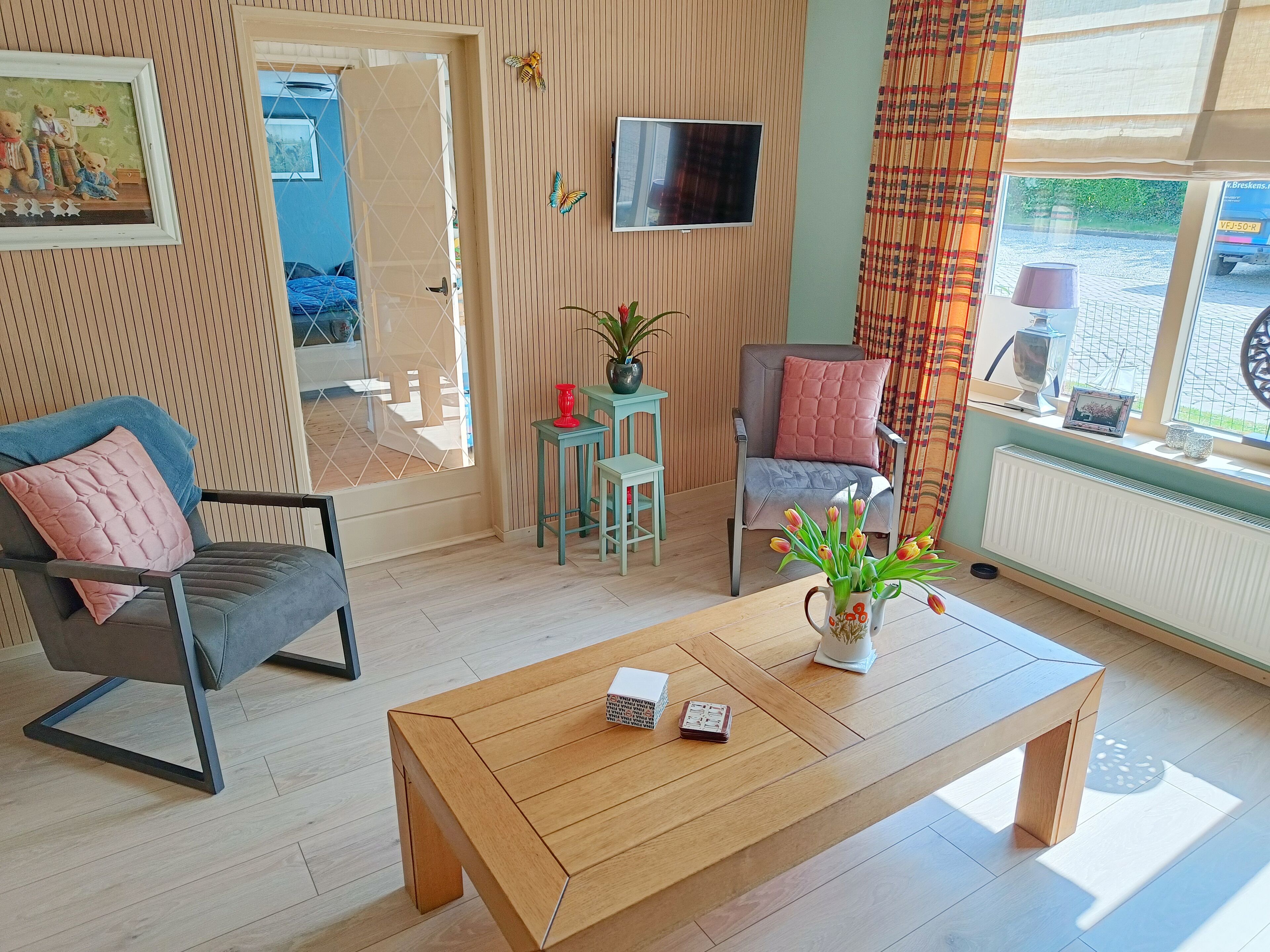 Tragel 37 Is Located On The Edge Of The Village Of Schoondijke, About 5km From Breskens And The Beach. The Cottage Is Located At A Short Distance From The Cycle Network, - Zeeland