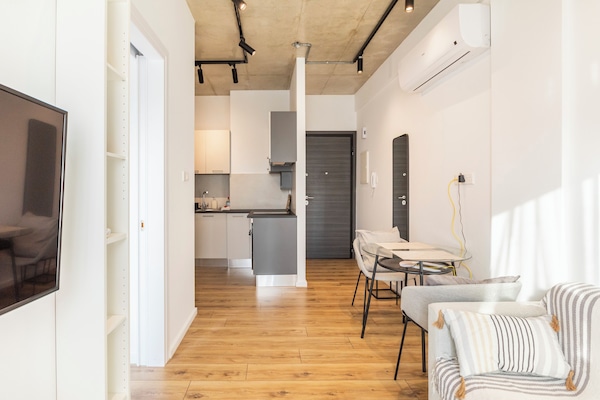 Apartamento premium | Sala de estar | Smart TV 42 polegadas com canais digitais