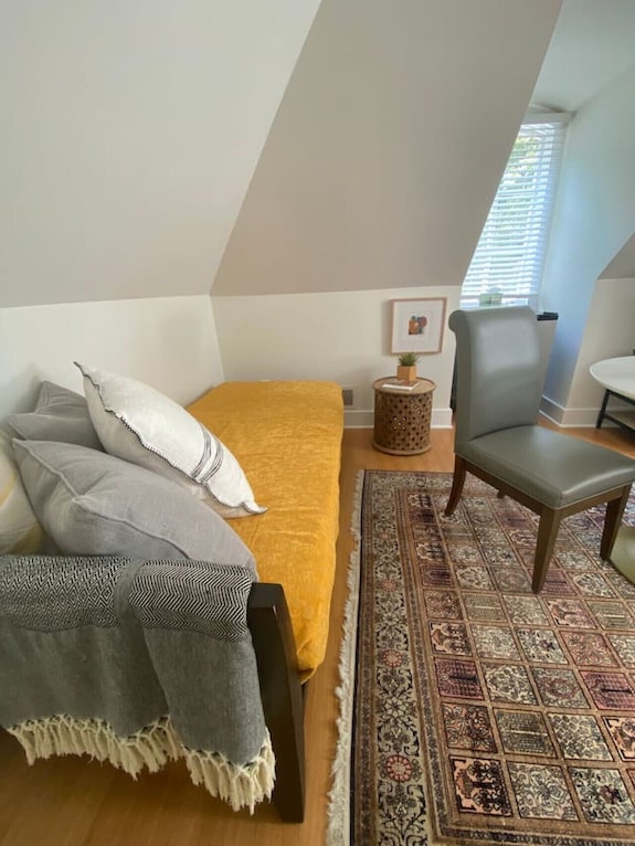 Tranquility Retreat - Serene Setting - Lake Higgins