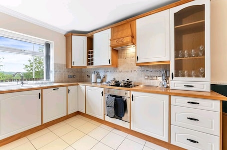 Apartamento Familiar, nĆ£o fumadores | Cozinha privada | Um frigorĆfico no espaƧo comum, um micro-ondas no espaƧo comum