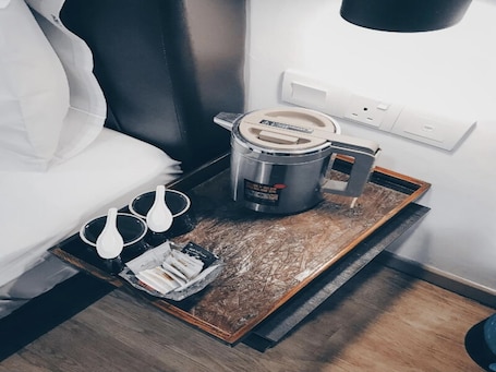 Quarto Duplo Standard, 1 cama king-size | Secretária adequada para computadores portáteis, Wi-fi grátis . OYO 89492 Carlton Inn Bukit Ubi