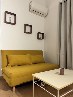 Secretária, secretária adequada para computadores portáteis 