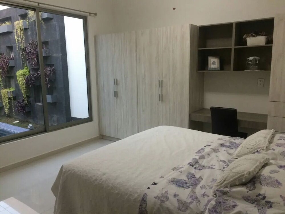 Casa Contemporánea Nueva  Con Alberca Y Aire Acondicionado En Colima, Un Nivel - Colima