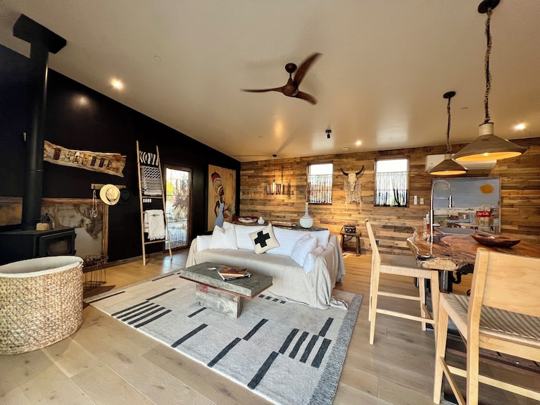 The Loneeast \Nan Eastern Sierra Wilderness Retreat - Lone Pine, CA