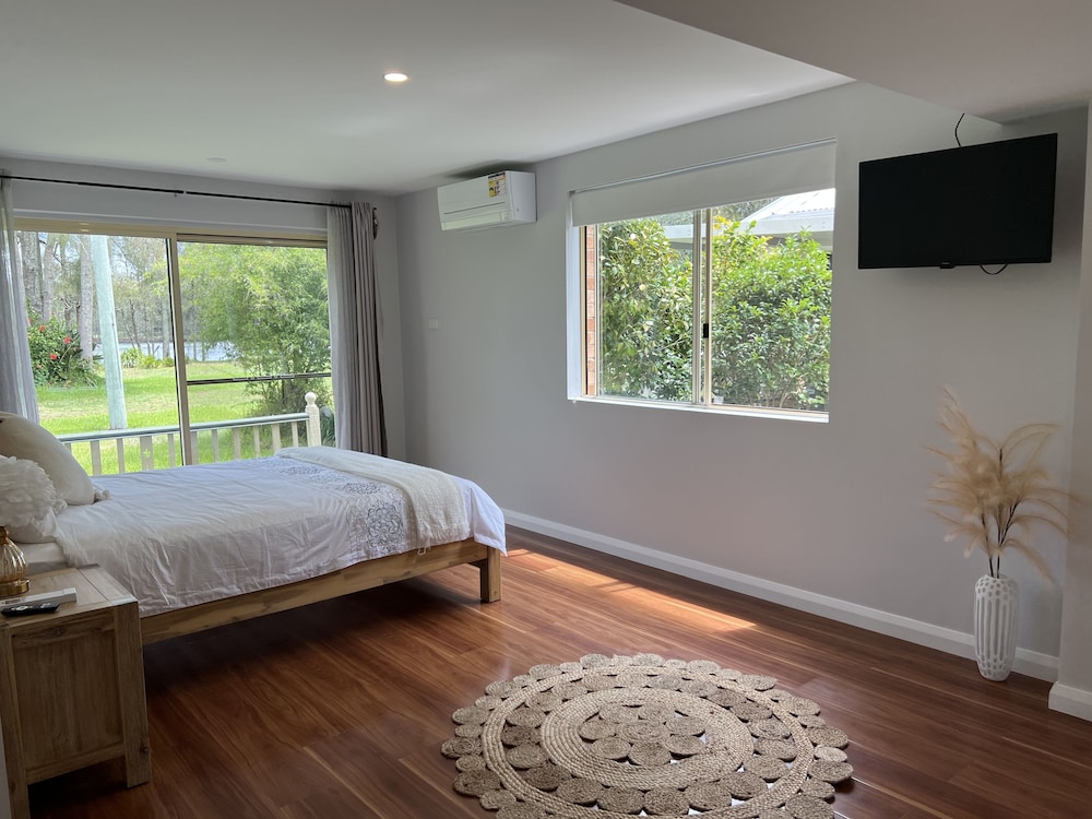 Waterfront Paradise Free Motor Boat & Fishing - Lake Macquarie