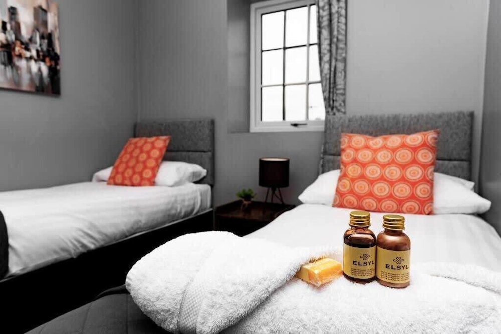 The Glyndwr - Berwyn House | Central Wrexham - Llangollen