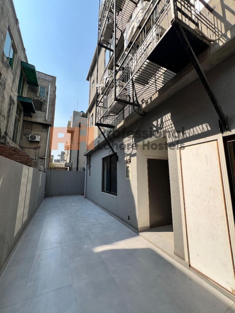 Professional Lahore Hostels - Lahore