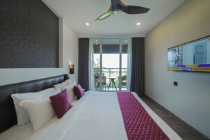 Suíte estúdio real, 1 cama King, sacada | Roupas de cama de algodão egípcio, roupas de cama premium