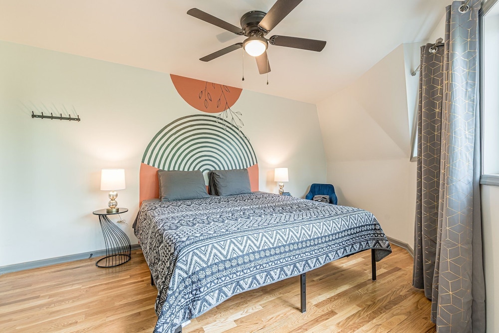Team Paradise W Pool! 7br + Loft, Locker Rm / 19pp - Acworth