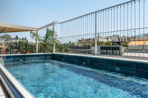 Piscina no piso superior