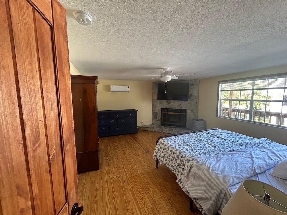 Beautiful Waterfront Home on Deepwater Canal. Easy Access to the Gulf ...