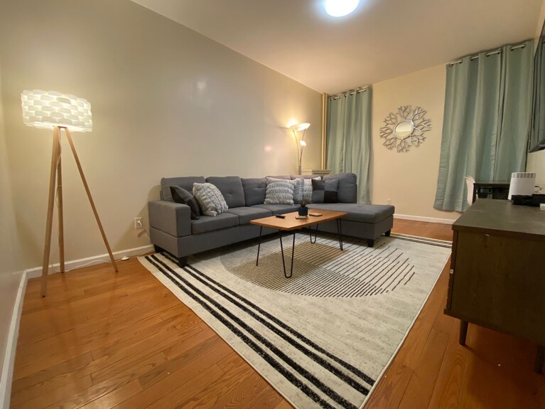 Brooklyn 2 Bedroom - 30 Mins To Manhattan! Easy Access To Train! - New York, NY