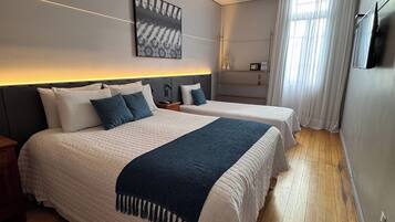 Suite Deluxe | 1 quarto, cofre no quarto, com decoração personalizada