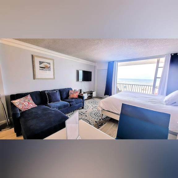 Gorgeous Oceanview With Balcony And Pool! - Daytona Bike Week