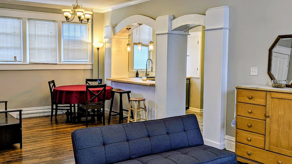 2br Home: Modern & Classic Near Nature Preserves & Historical Gems! And Hospital - Lost lands festival