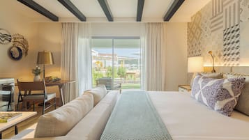 Quarto luxo, 1 cama King, terraço | Roupas de cama premium, cofres nos quartos, individualmente mobiliados