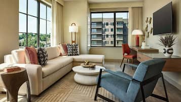 1 quarto, edredões de penas, cofre no quarto, secretária