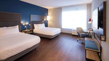 Escrivaninha, espaço de trabalho para notebook, cortinas blackout