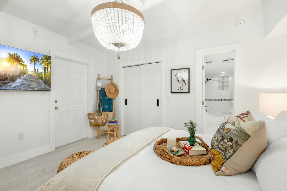 Resort-style House On The Ocean With Cabana Club Membership, Dock, & Kayaks - Marathon, FL