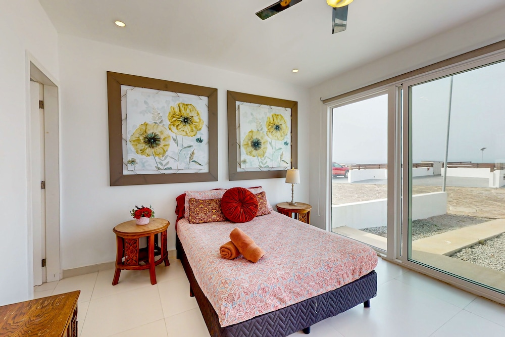 Dog-friendly Villa With Heated Outdoor Pool, Hot Tub, Streaming, Partial Views - Playas De Tijuana