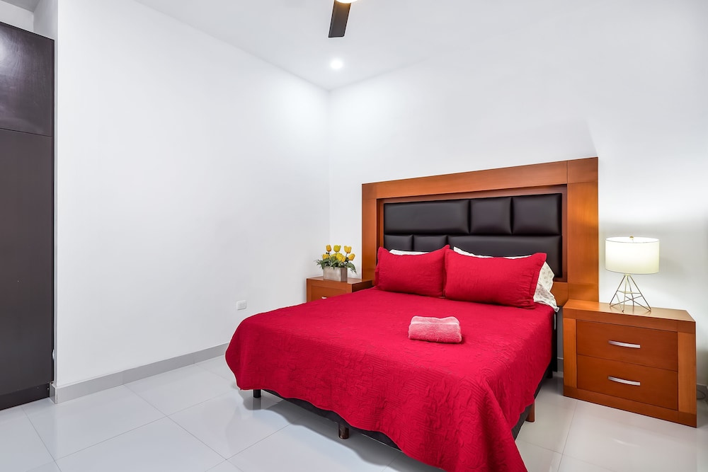 Bright Dog-friendly Home With Heated Pool, Hot Tub, Streaming, & Ocean Views - Playas de Tijuana