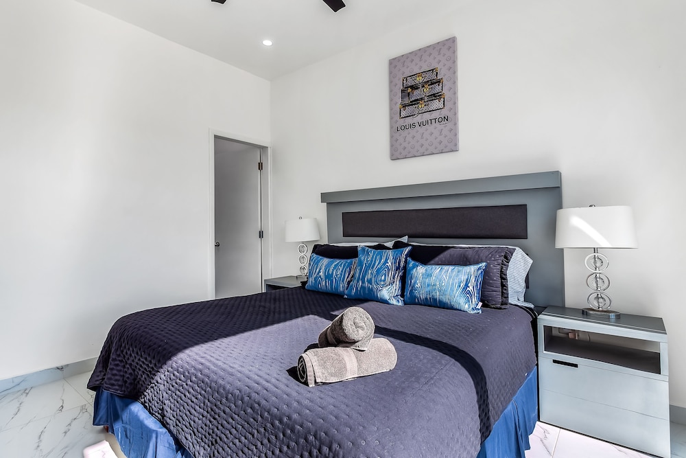 Dog-friendly Retreat With Ocean-view Rooftop Deck, Pool, Hot Tub, & Kitchen - Playas de Tijuana