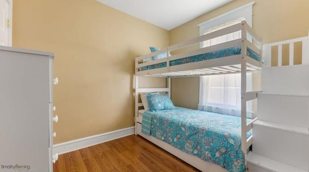 Crocus By The Sea Charming 3 Bedroom 5 Minute Walk To Beach Pet Friendly - Wildwood, NJ