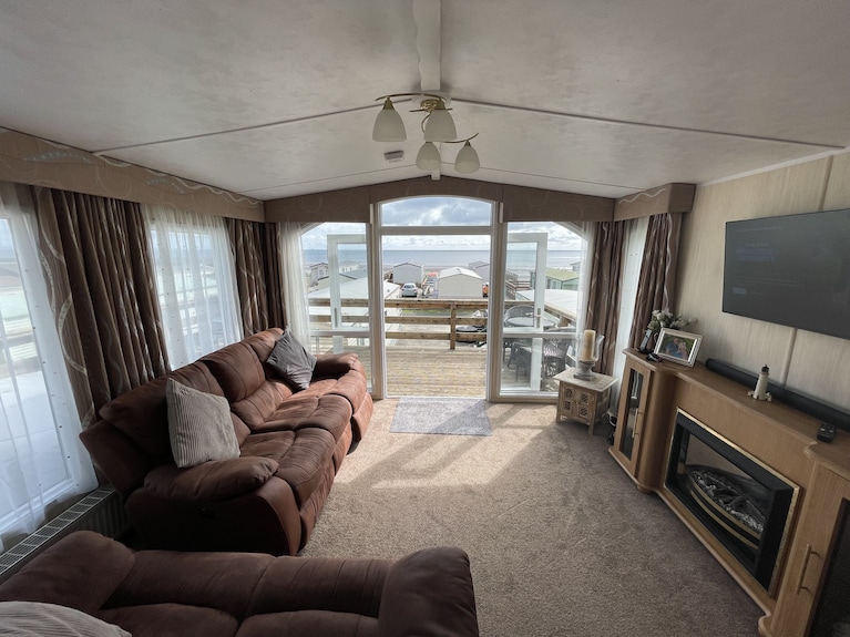 3 Bedroom Lodge, Close To Beach, Stunning Views, Includes Hot Tub - Dumfries and Galloway
