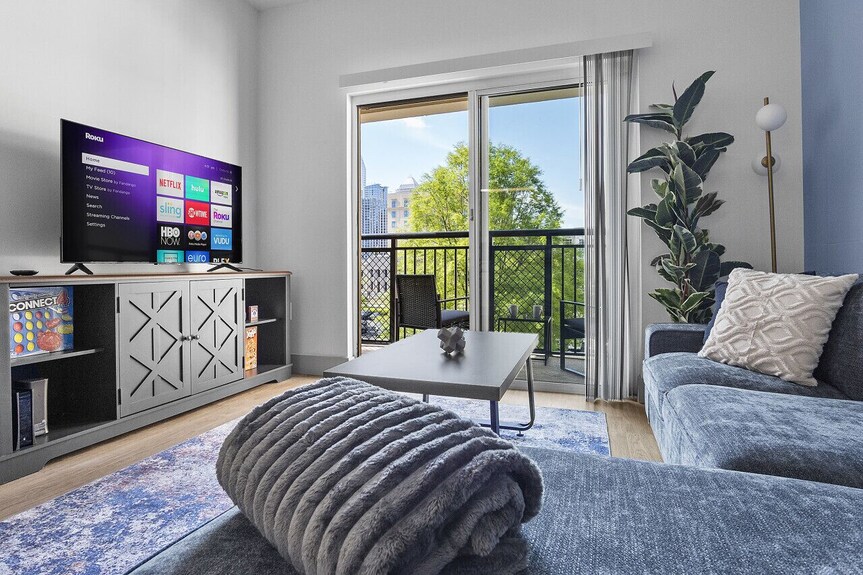 Beautiful Blue | Spacious, Free Parking, View, Gym - Charlotte, NC