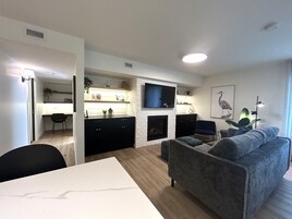 Estúdio superior, vista para a cidade | Vista do quarto