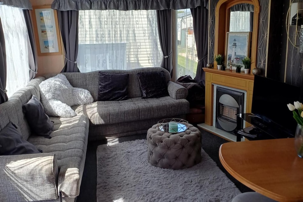 Family Caravan-pets-golden Palm-pool-arcades - Chapel St Leonards