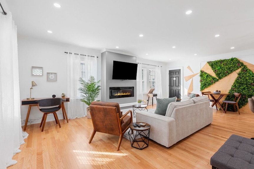 Home Away From Home In Lowell - Lowell, MA