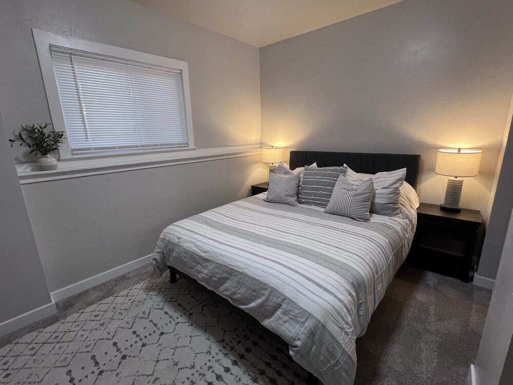 Stylish 4 Level Home In A Quiet Safe Neighborhood Nestled In A Cul-de-sac. - Pueblo, CO