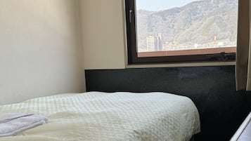Quarto casal de uso individual, vista para a cidade | Escrivaninha, espaço de trabalho para notebook, Wi-Fi de cortesia