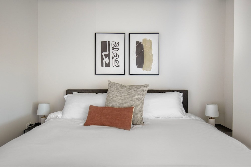 Beautiful West Loop Jr 1br W/ Gym, Near Fulton Market, By Blueground - Chicago, IL