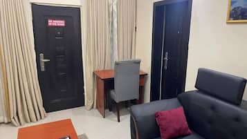 Suite Premium | Sala de estar | Smart TV de 32 polegadas com canais por cabo