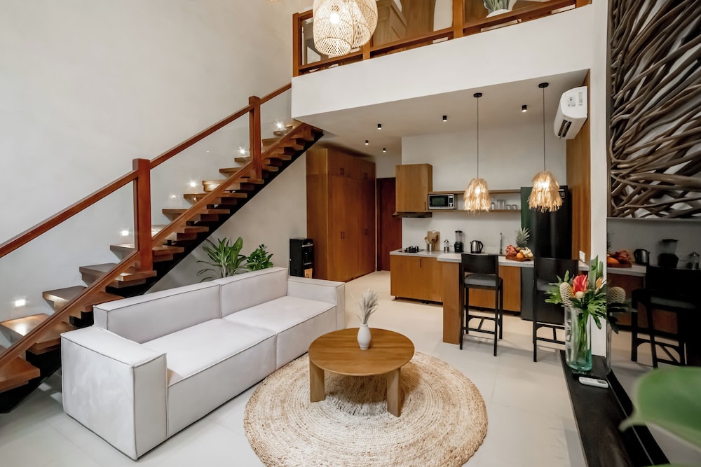 Sunny Cuddles - Canggu