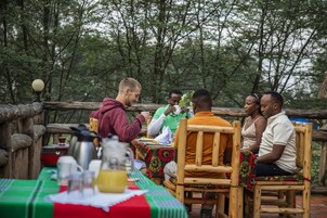 Café da manhã continental todos os dias (USD 10 por pessoa) 