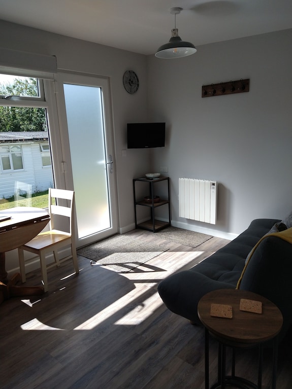 Fully Refurbished Chalet, Sleeps 3, Free Parking Nr Dartmouth - Dartmouth