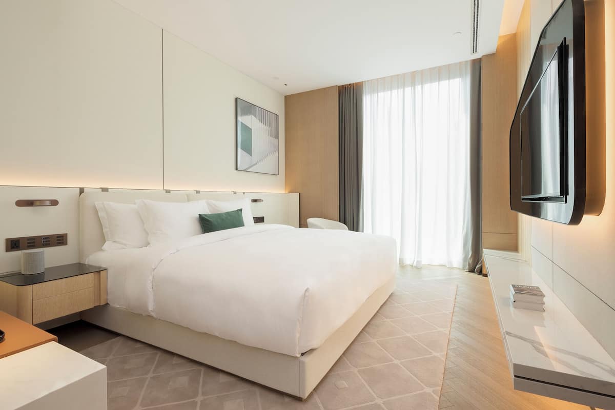 Quarto casal superior, 1 cama King | Roupas de cama premium, edredons de pluma