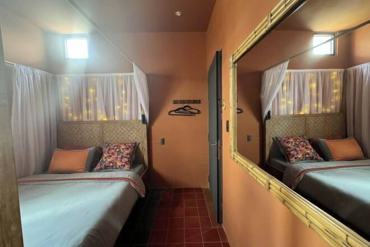 Quartos insonorizados, Wi-fi grátis, com decoração personalizada 