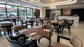 Pequeno-almoço tipo buffet diário incluído